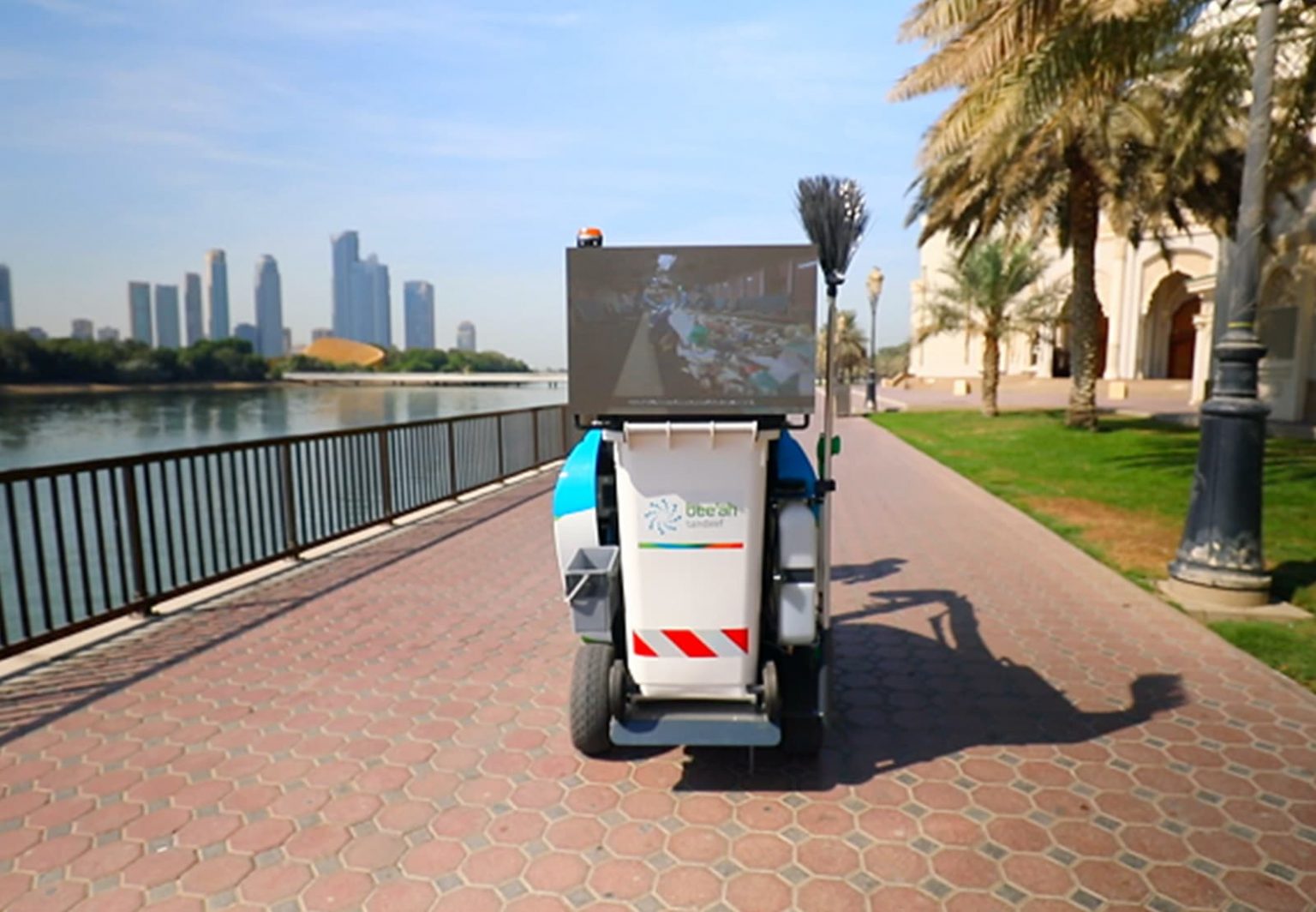 Futuristic Autonomous Cleaners Put in Active Duty by Bee’ah Tandeef ...